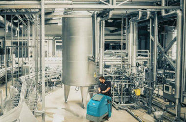 Tennant scrubbers equipped with ec-H20 technology - Food & Beverage ...