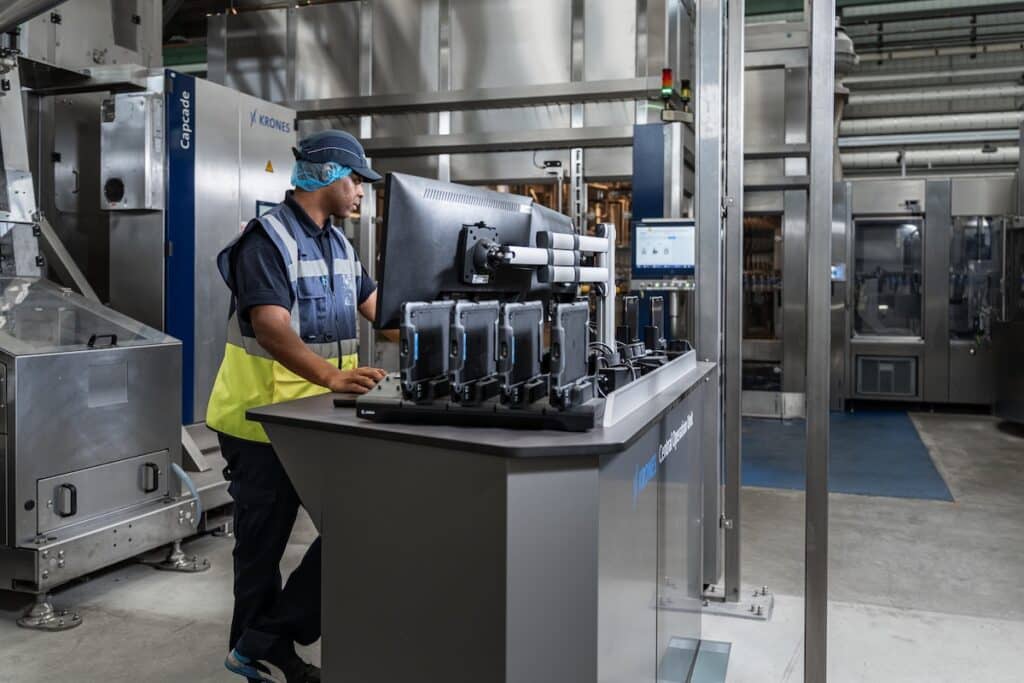 Krones unveils new PET filling line: Ingeniq - Food & Beverage Industry ...